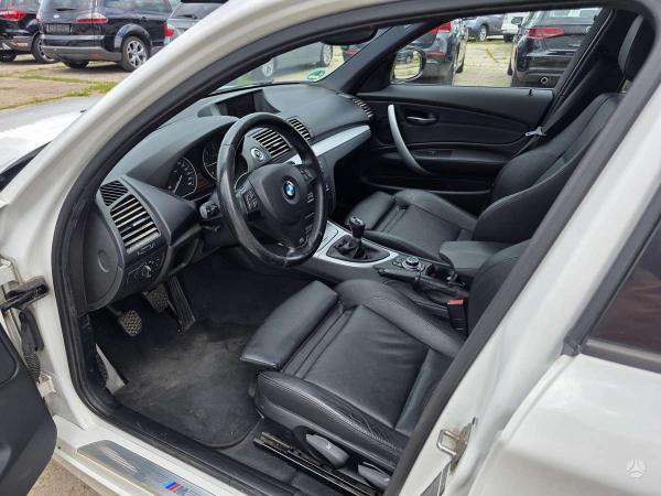 White BMW 120 2010 in Utena, with an engine capacity of 2.00 L and mileage of 353 thousand km for 3999 €, photo 10 on AUTOMOTO.COM.LV