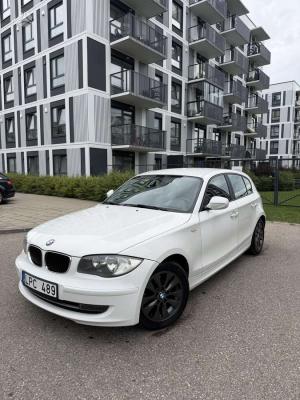 White BMW 120 2010 in Vilnius, with an engine capacity of 2.00 L and mileage of 275 thousand km for 2200 €, photo  on AUTOMOTO.COM.LV