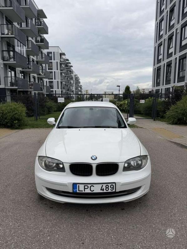 Balts BMW 120 2010 Viļņa, ar dzinēja tilpumu 2.00 L un nobraukumu 275 tūkst. km par 2200 €, foto 2 vietnē AUTOMOTO.COM.LV