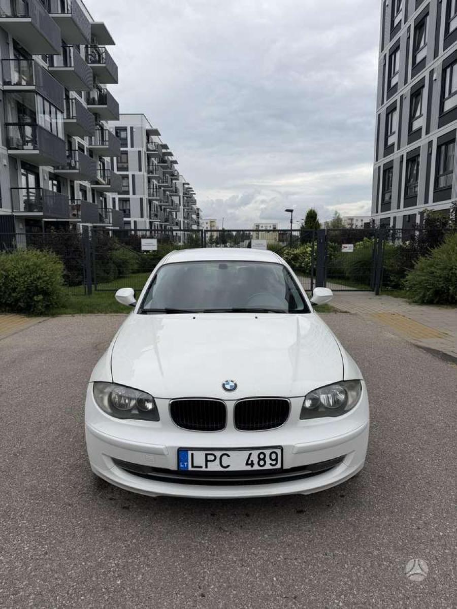 White BMW 120 2010 in Vilnius, with an engine capacity of 2.00 L and mileage of 275 thousand km for 2200 €, photo 3 on AUTOMOTO.COM.LV