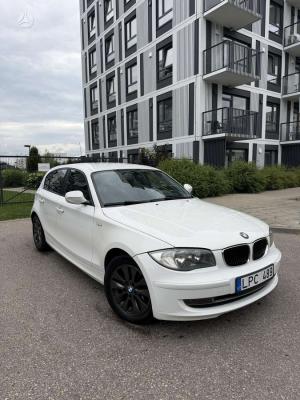 White BMW 120 2010 in Vilnius, with an engine capacity of 2.00 L and mileage of 275 thousand km for 2200 €, photo 4 on AUTOMOTO.COM.LV