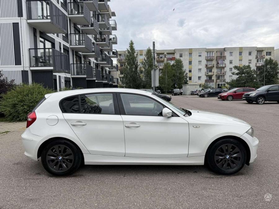 White BMW 120 2010 in Vilnius, with an engine capacity of 2.00 L and mileage of 275 thousand km for 2200 €, photo 5 on AUTOMOTO.COM.LV