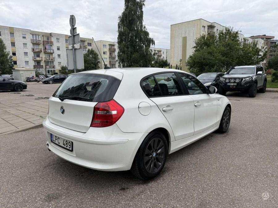 White BMW 120 2010 in Vilnius, with an engine capacity of 2.00 L and mileage of 275 thousand km for 2200 €, photo 6 on AUTOMOTO.COM.LV