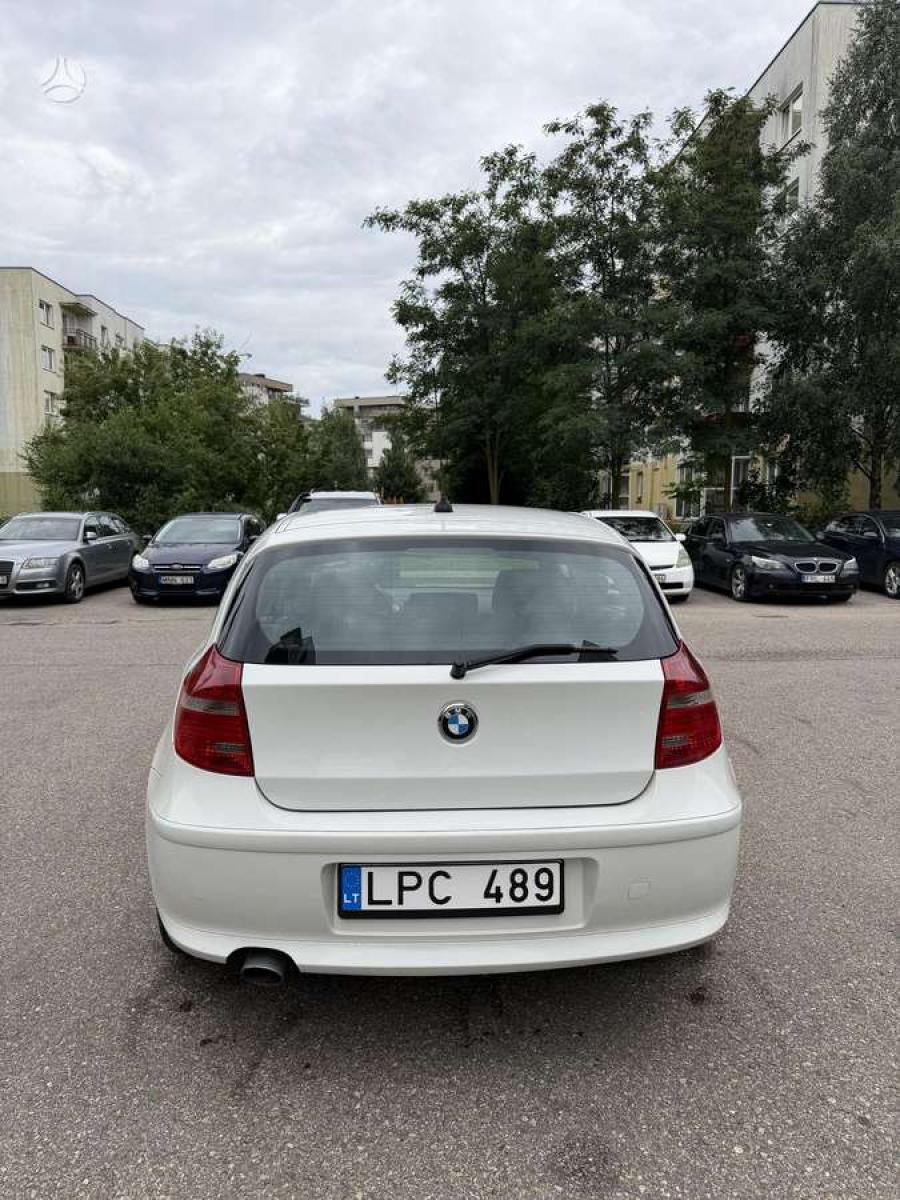 White BMW 120 2010 in Vilnius, with an engine capacity of 2.00 L and mileage of 275 thousand km for 2200 €, photo 7 on AUTOMOTO.COM.LV