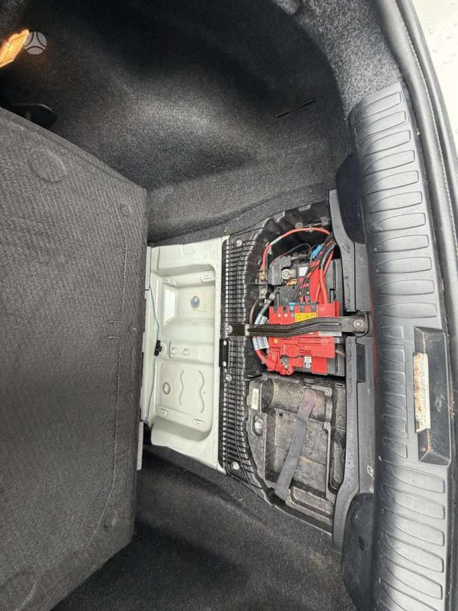 White BMW 120 2010 in Vilnius, with an engine capacity of 2.00 L and mileage of 275 thousand km for 2200 €, photo 15 on AUTOMOTO.COM.LV