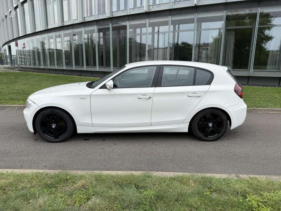 Balts BMW 120 2010 Viļņa, ar dzinēja tilpumu 2.00 L un nobraukumu 275 tūkst. km par 3450 €, foto 3 vietnē AUTOMOTO.COM.LV
