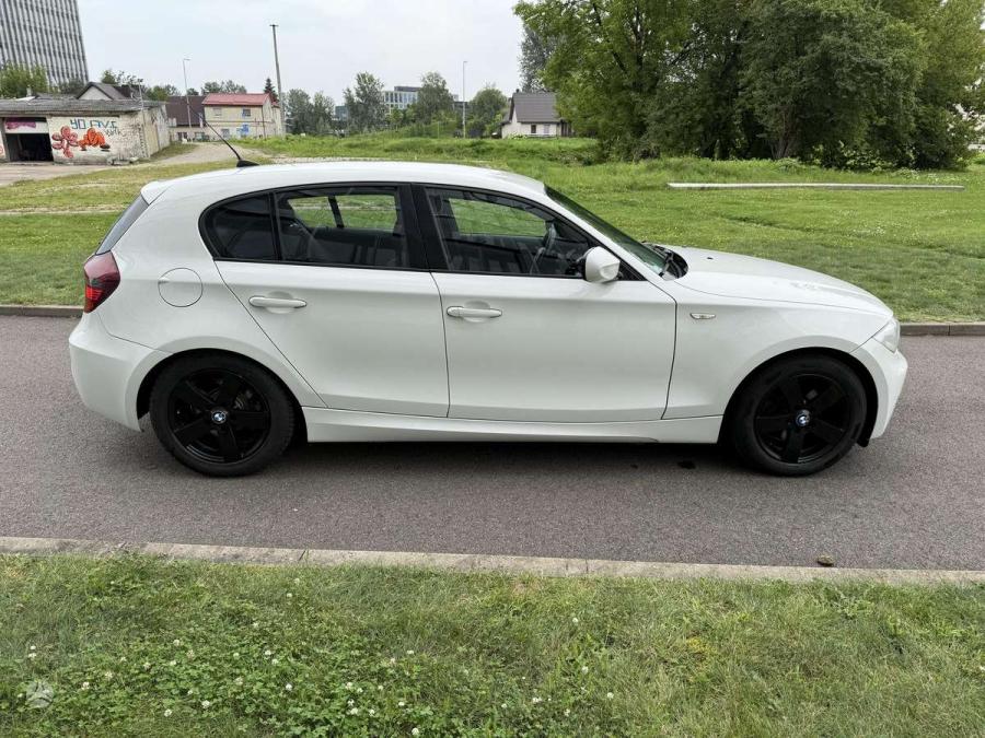 Balts BMW 120 2010 Viļņa, ar dzinēja tilpumu 2.00 L un nobraukumu 275 tūkst. km par 3450 €, foto 7 vietnē AUTOMOTO.COM.LV