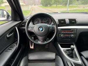 Balts BMW 120 2010 Viļņa, ar dzinēja tilpumu 2.00 L un nobraukumu 275 tūkst. km par 3450 €, foto 16 vietnē AUTOMOTO.COM.LV