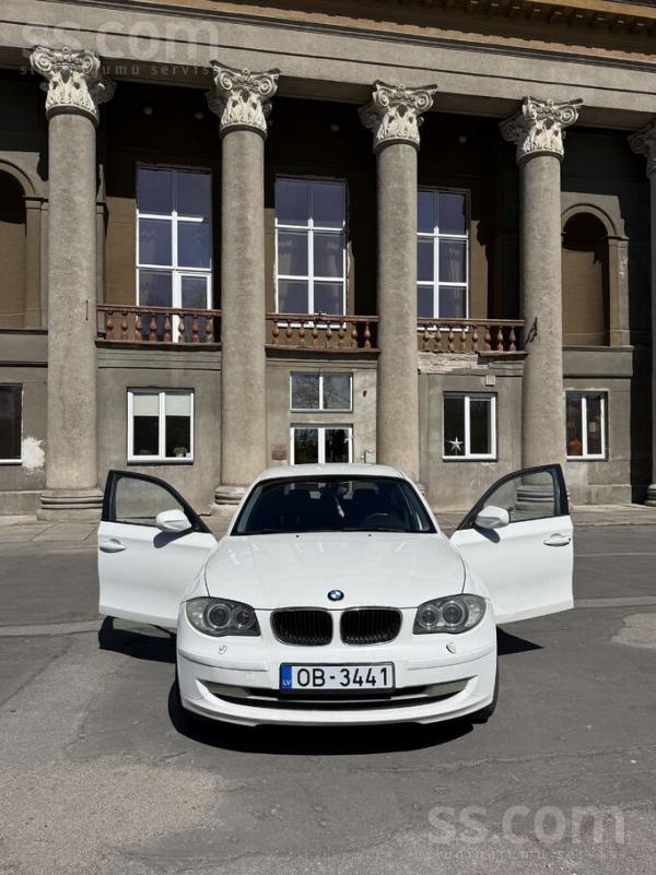 White BMW 120 2010 in Jelgava, with an engine capacity of 2.00 L and mileage of 427 thousand km for 2200 €, photo 1 on AUTOMOTO.COM.LV