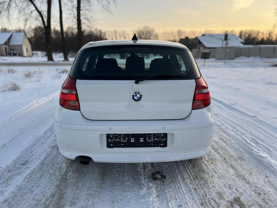 White BMW 120 2011 in Marijampole, with an engine capacity of 2.00 L and mileage of 264 thousand km for 3500 €, photo 4 on AUTOMOTO.COM.LV