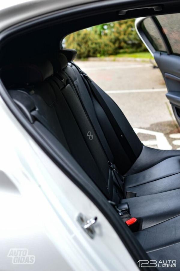 White BMW 120 2012 in Kretinga, with an engine capacity of 2.00 L and mileage of 278 thousand km for 8950 €, photo 7 on AUTOMOTO.COM.LV