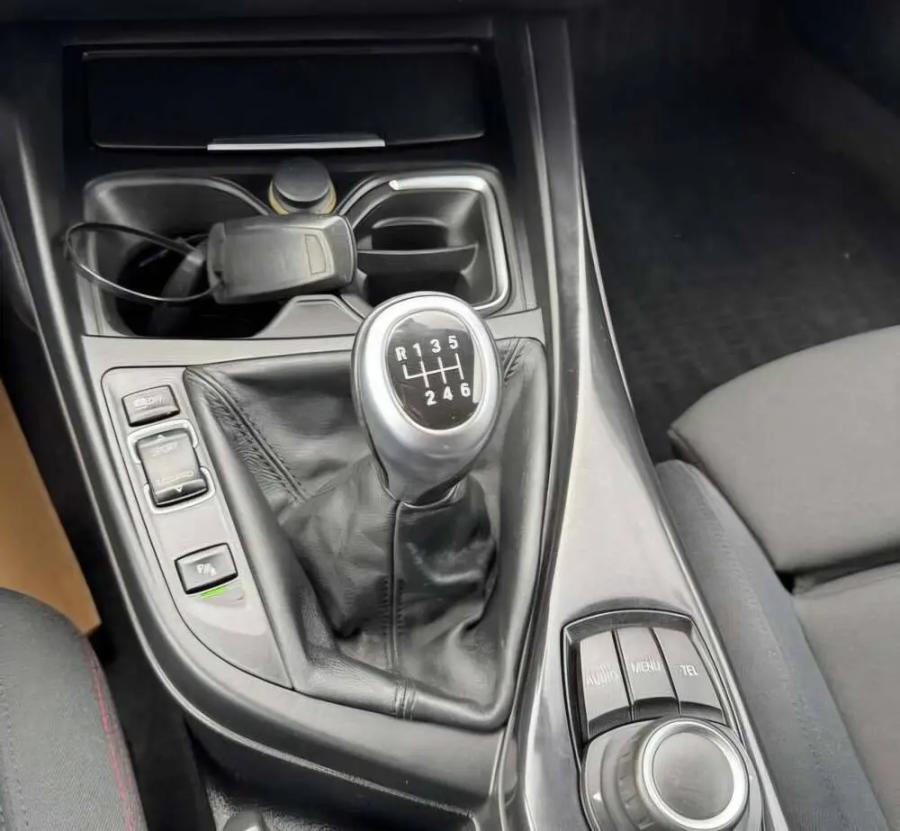 Balts BMW 120 2012 Telšiai, ar dzinēja tilpumu 2.00 L un nobraukumu 259 tūkst. km par 6490 €, foto 23 vietnē AUTOMOTO.COM.LV