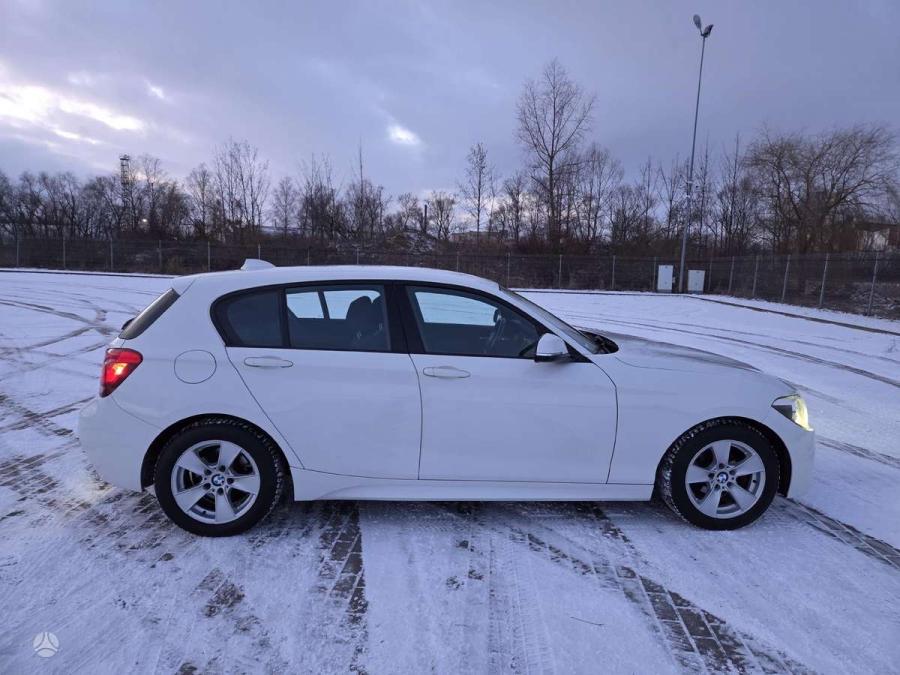 White BMW 120 2013 in Marijampole, with an engine capacity of 2.00 L and mileage of 170 thousand km for 6400 €, photo 12 on AUTOMOTO.COM.LV