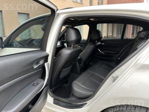 White BMW 120 2013 in Jelgava, with an engine capacity of 2.00 L and mileage of 214 thousand km for 9200 €, photo 12 on AUTOMOTO.COM.LV