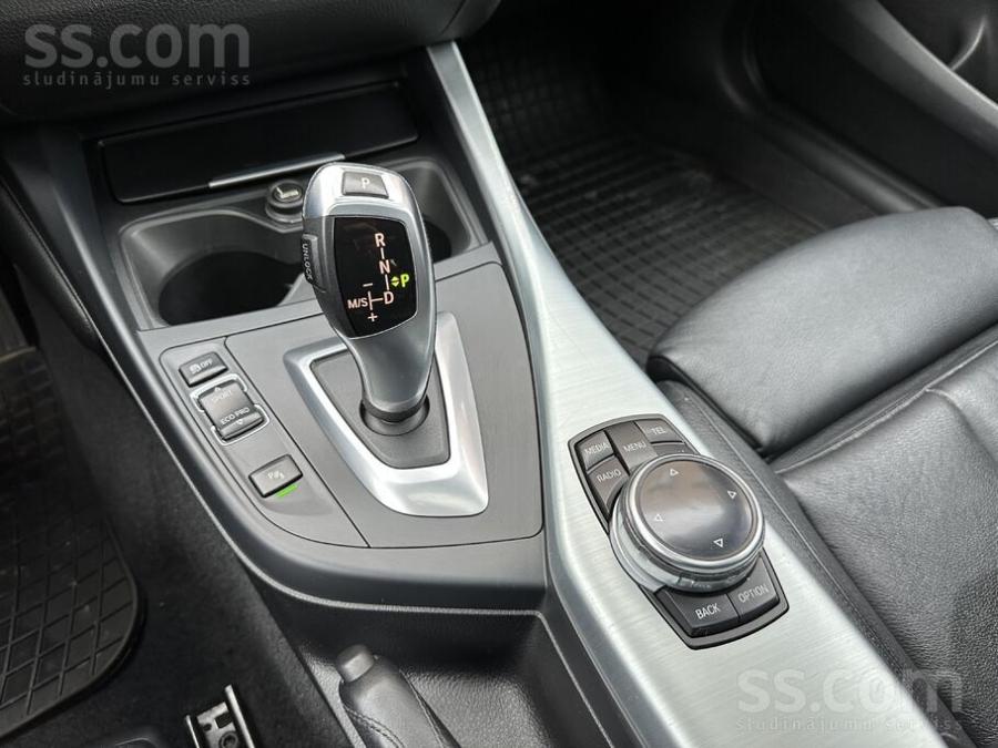 White BMW 120 2013 in Jelgava, with an engine capacity of 2.00 L and mileage of 214 thousand km for 9200 €, photo 18 on AUTOMOTO.COM.LV