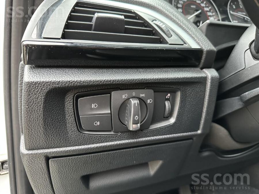 White BMW 120 2013 in Jelgava, with an engine capacity of 2.00 L and mileage of 214 thousand km for 9200 €, photo 21 on AUTOMOTO.COM.LV