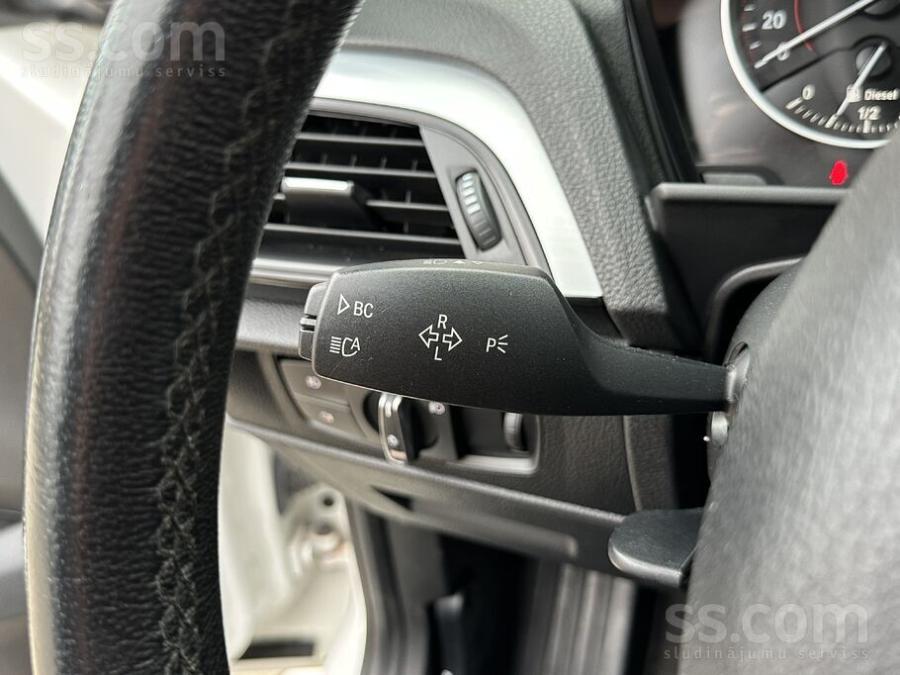 White BMW 120 2013 in Jelgava, with an engine capacity of 2.00 L and mileage of 214 thousand km for 9200 €, photo 22 on AUTOMOTO.COM.LV
