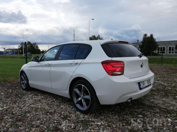 White BMW 120 2013 in Saldus, with an engine capacity of 2.00 L and mileage of 238 thousand km for 8700 €, photo 5 on AUTOMOTO.COM.LV