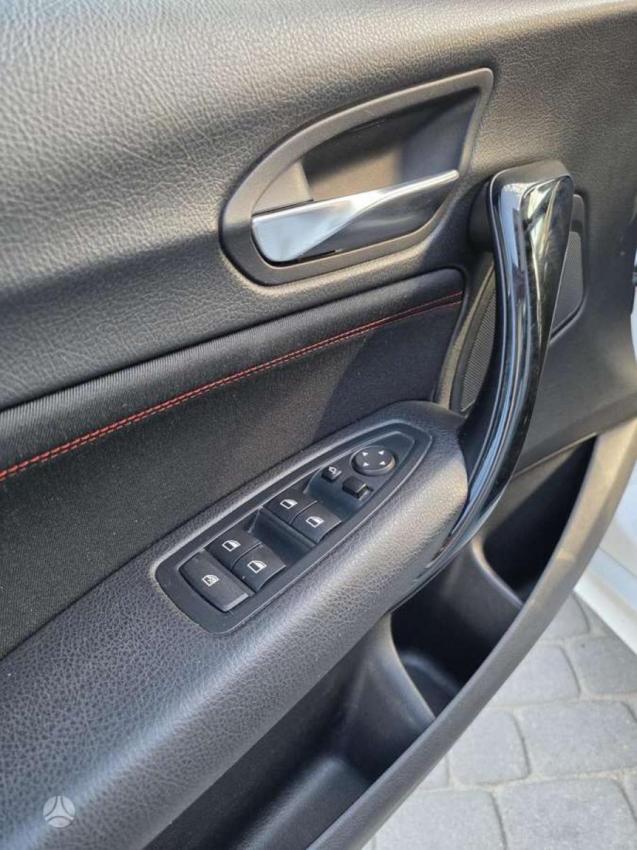 Белый БМВ 120 2015 в Вильнюс, объемом двигателя 2.00 л и пробегом 142 тыс. км за 13999 €, фото 12 на AUTOMOTO.COM.LV