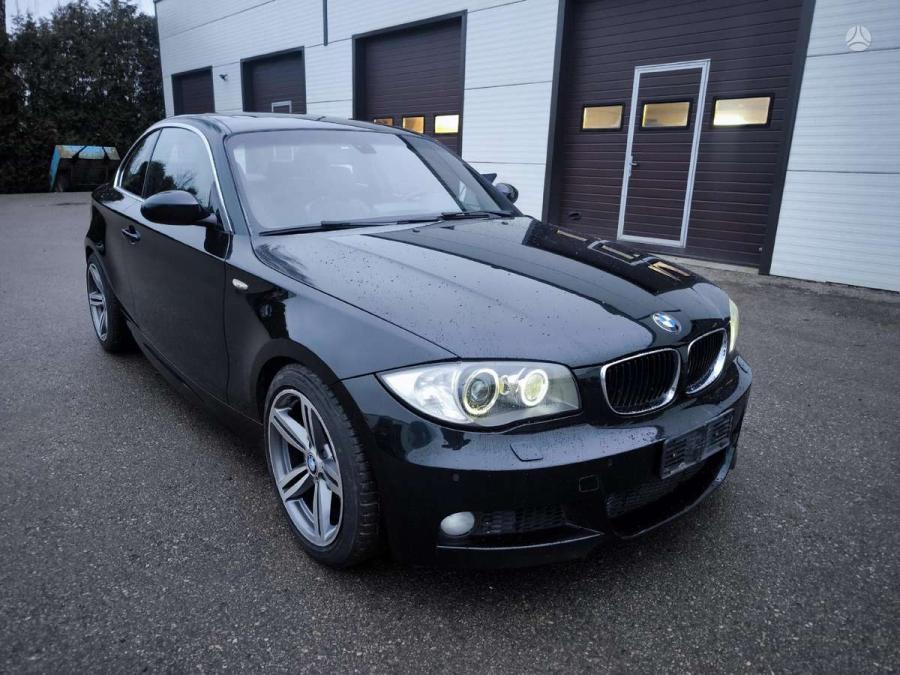 Black BMW 123 2008 in Utena, with an engine capacity of 2.00 L and mileage of 297 thousand km for 6350 €, photo 1 on AUTOMOTO.COM.LV