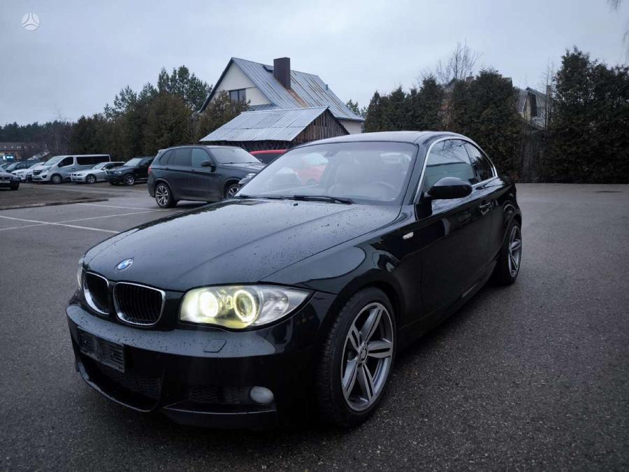 Black BMW 123 2008 in Utena, with an engine capacity of 2.00 L and mileage of 297 thousand km for 6350 €, photo 2 on AUTOMOTO.COM.LV