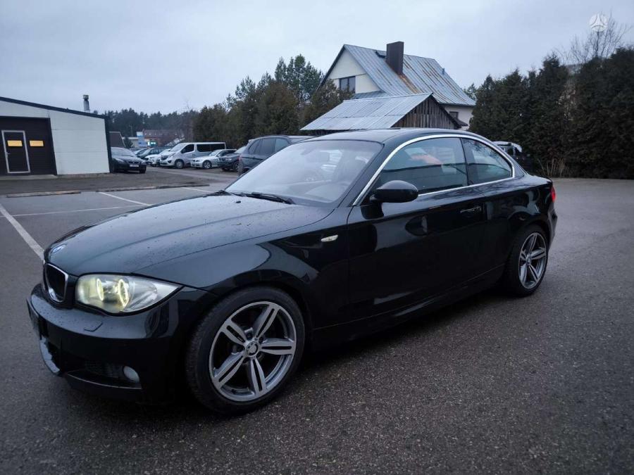 Black BMW 123 2008 in Utena, with an engine capacity of 2.00 L and mileage of 297 thousand km for 6350 €, photo 3 on AUTOMOTO.COM.LV