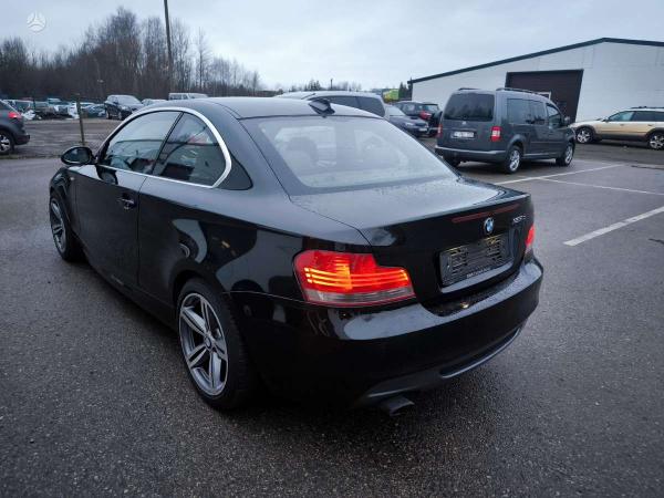 Black BMW 123 2008 in Utena, with an engine capacity of 2.00 L and mileage of 297 thousand km for 6350 €, photo 6 on AUTOMOTO.COM.LV