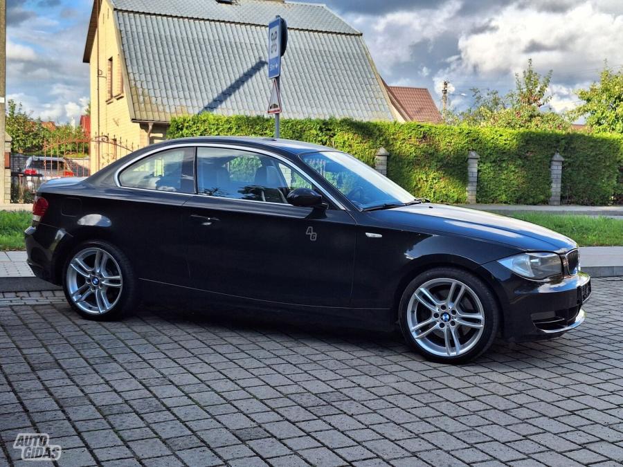 Black BMW 123 2009 in Vilnius, with an engine capacity of 2.00 L and mileage of 267 thousand km for 4800 €, photo 5 on AUTOMOTO.COM.LV
