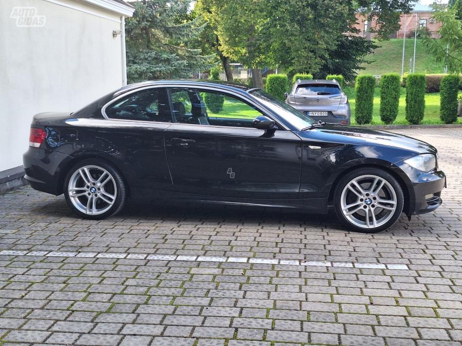 Black BMW 123 2009 in Vilnius, with an engine capacity of 2.00 L and mileage of 267 thousand km for 4800 €, photo 6 on AUTOMOTO.COM.LV