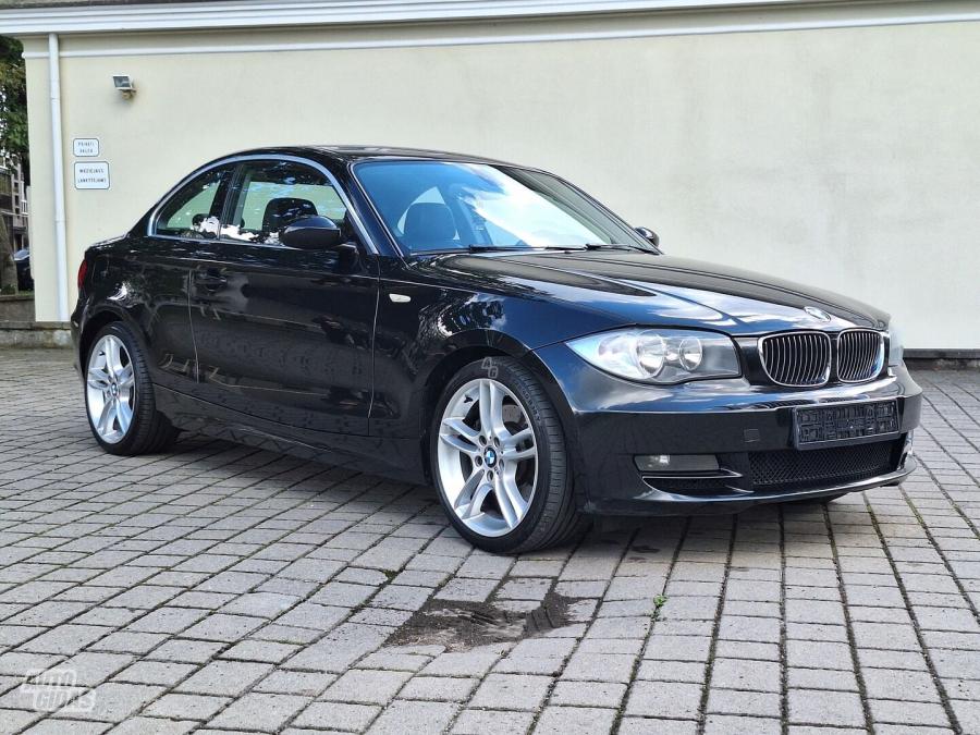 Black BMW 123 2009 in Vilnius, with an engine capacity of 2.00 L and mileage of 267 thousand km for 4800 €, photo 13 on AUTOMOTO.COM.LV