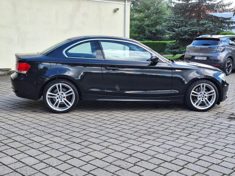 Black BMW 123 2009 in Vilnius, with an engine capacity of 2.00 L and mileage of 267 thousand km for 4800 €, photo 14 on AUTOMOTO.COM.LV