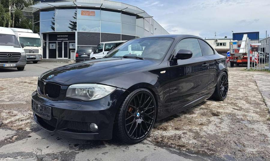 Black BMW 123 2012 in Marijampole, with an engine capacity of 0.00 L and mileage of 268 thousand km for 7000 €, photo 1 on AUTOMOTO.COM.LV