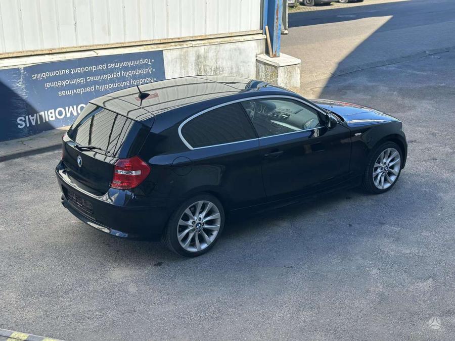 Melns BMW 123 2010 Viļņa, ar dzinēja tilpumu 2.00 L un nobraukumu 296 tūkst. km par 2650 €, foto 5 vietnē AUTOMOTO.COM.LV