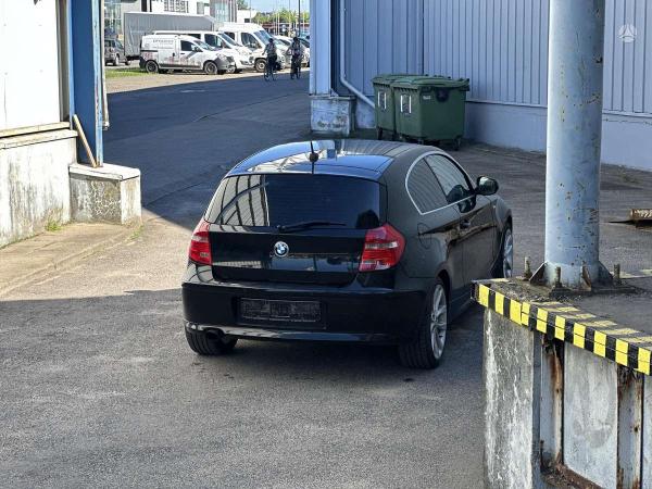 Melns BMW 123 2010 Viļņa, ar dzinēja tilpumu 2.00 L un nobraukumu 296 tūkst. km par 2650 €, foto 5 vietnē AUTOMOTO.COM.LV
