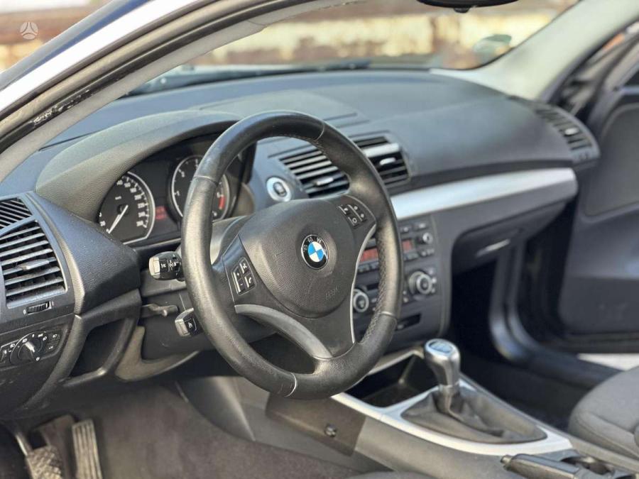 Melns BMW 123 2010 Viļņa, ar dzinēja tilpumu 2.00 L un nobraukumu 296 tūkst. km par 2650 €, foto 12 vietnē AUTOMOTO.COM.LV