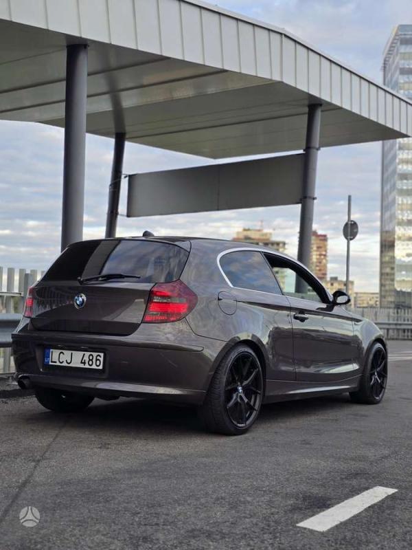 Brown BMW 123 2008 in Vilnius, with an engine capacity of 2.00 L and mileage of 212 thousand km for 4400 €, photo 1 on AUTOMOTO.COM.LV