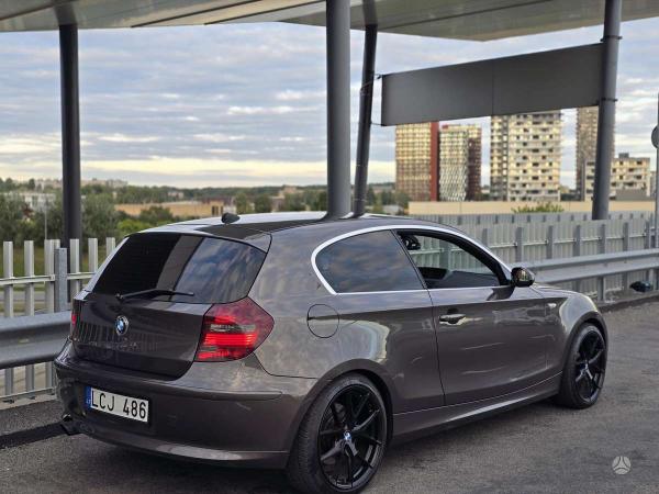 Brown BMW 123 2008 in Vilnius, with an engine capacity of 2.00 L and mileage of 212 thousand km for 4400 €, photo 8 on AUTOMOTO.COM.LV