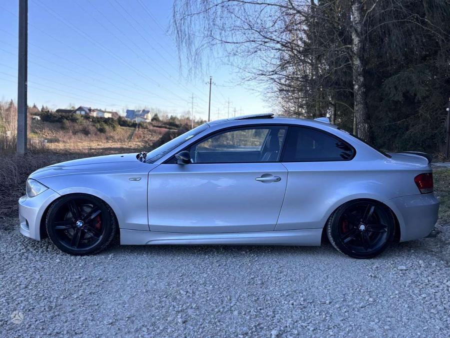 Grey BMW 123 2008 in Vilnius, with an engine capacity of 2.00 L and mileage of 300 thousand km for 6450 €, photo 5 on AUTOMOTO.COM.LV