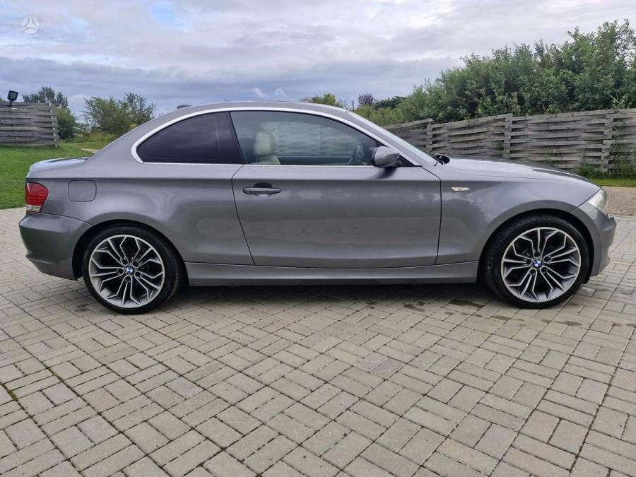 Grey BMW 123 2009 in Vilnius, with an engine capacity of 2.00 L and mileage of 240 thousand km for 6300 €, photo 11 on AUTOMOTO.COM.LV