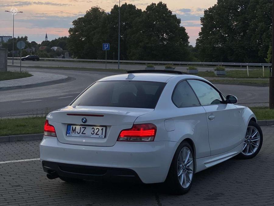 Balts BMW 123 2009 Šauļi, ar dzinēja tilpumu 2.00 L un nobraukumu 270 tūkst. km par 7400 €, foto 13 vietnē AUTOMOTO.COM.LV