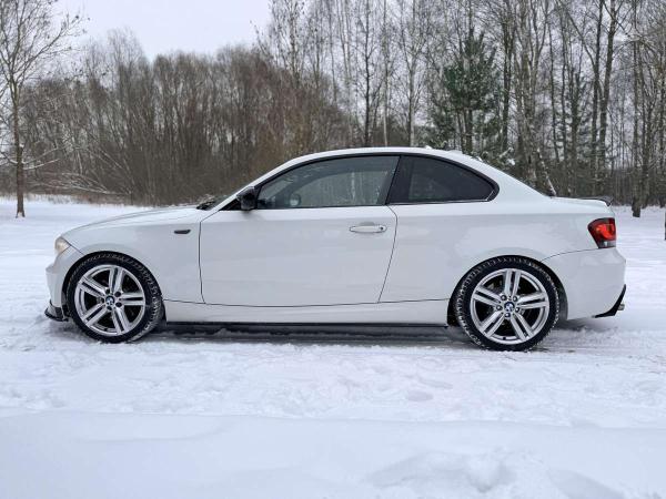 White BMW 123 2013 in Siauliai, with an engine capacity of 2.00 L and mileage of 271 thousand km for 9900 €, photo 2 on AUTOMOTO.COM.LV