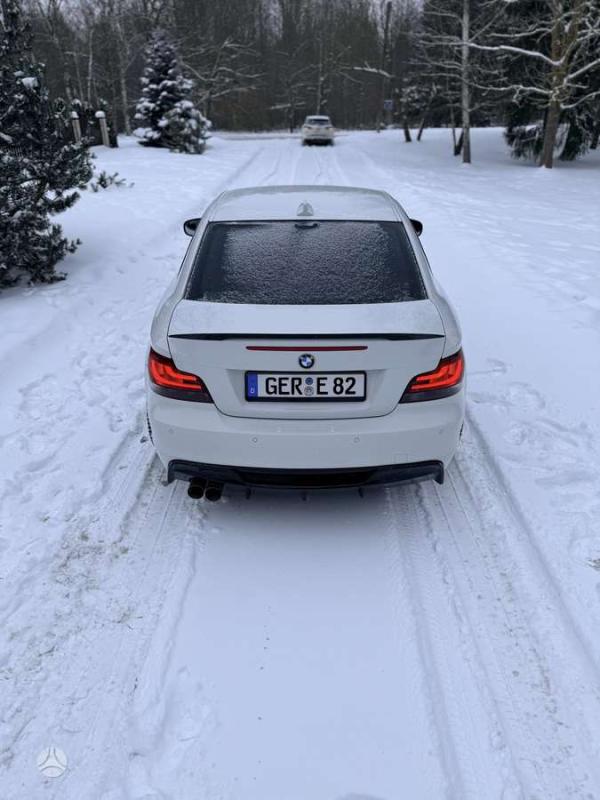 White BMW 123 2013 in Siauliai, with an engine capacity of 2.00 L and mileage of 271 thousand km for 9900 €, photo 6 on AUTOMOTO.COM.LV