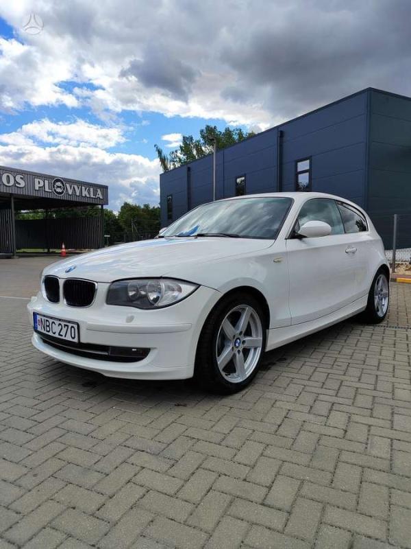 White BMW 123 2008 in Vilkaviskis, with an engine capacity of 2.00 L and mileage of 239 thousand km for 4500 €, photo 1 on AUTOMOTO.COM.LV