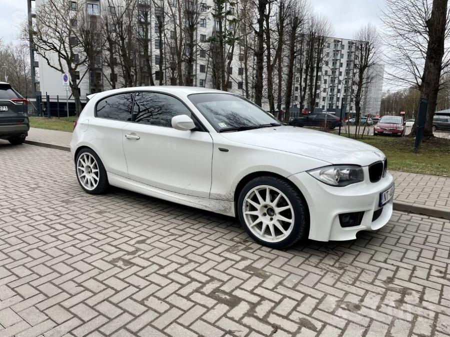 White BMW 130 2010 in Riga, with an engine capacity of 3.00 L and mileage of 198 thousand km for 7300 €, photo 4 on AUTOMOTO.COM.LV
