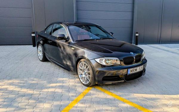 Melns BMW 135 2010 Viļņa, ar dzinēja tilpumu 2.98 L un nobraukumu 121 tūkst. km par 12500 €, foto 2 vietnē AUTOMOTO.COM.LV