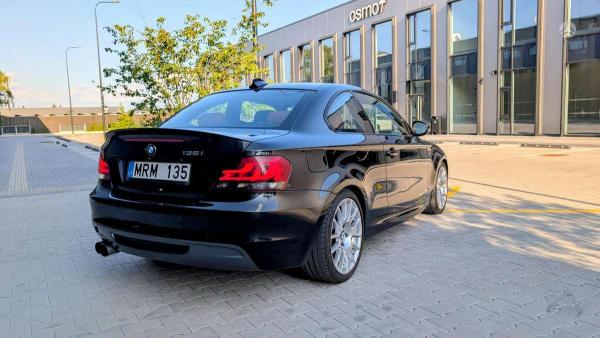 Melns BMW 135 2010 Viļņa, ar dzinēja tilpumu 2.98 L un nobraukumu 121 tūkst. km par 12500 €, foto 7 vietnē AUTOMOTO.COM.LV