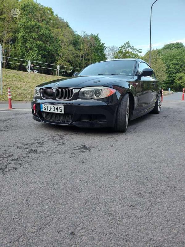 Black BMW 135 2012 in Kaunas, with an engine capacity of 2.98 L and mileage of 121 thousand km for 11500 €, photo 1 on AUTOMOTO.COM.LV