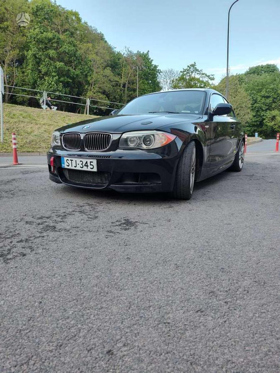 Black BMW 135 2012 in Kaunas, with an engine capacity of 2.98 L and mileage of 121 thousand km for 11500 €, photo 1 on AUTOMOTO.COM.LV