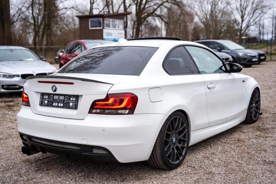 White BMW 135 2008 in Riga, with an engine capacity of 3.00 L and mileage of 104 thousand km for 18500 €, photo 38 on AUTOMOTO.COM.LV