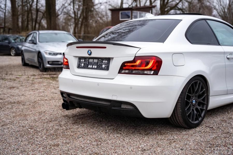 White BMW 135 2008 in Riga, with an engine capacity of 3.00 L and mileage of 104 thousand km for 18500 €, photo 39 on AUTOMOTO.COM.LV